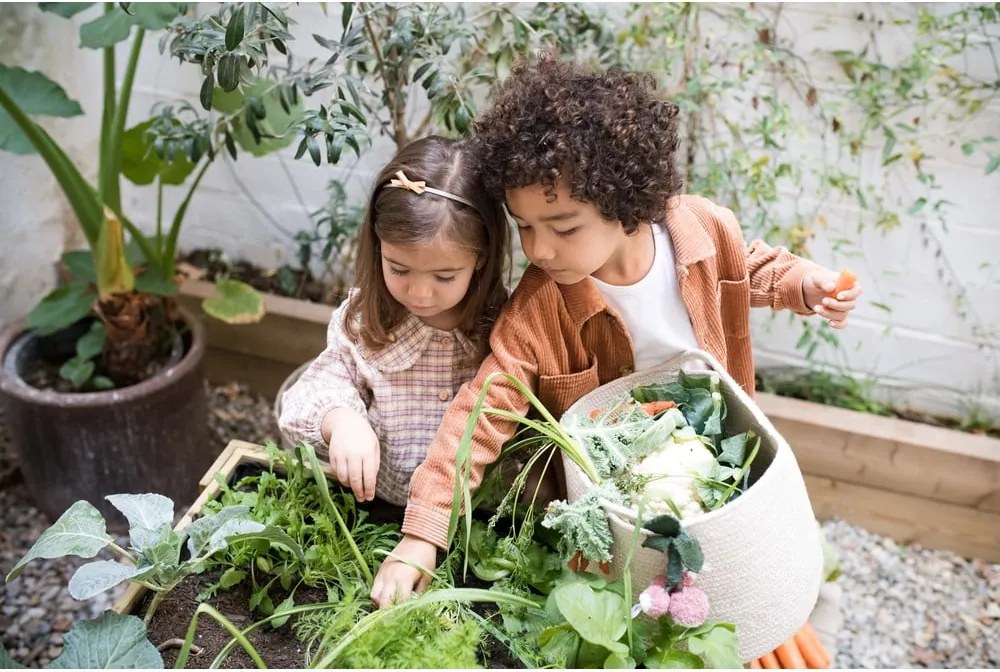 Krémový látkový dětský koš na hračky ø 30x23 cm Veggies – Lorena Canals