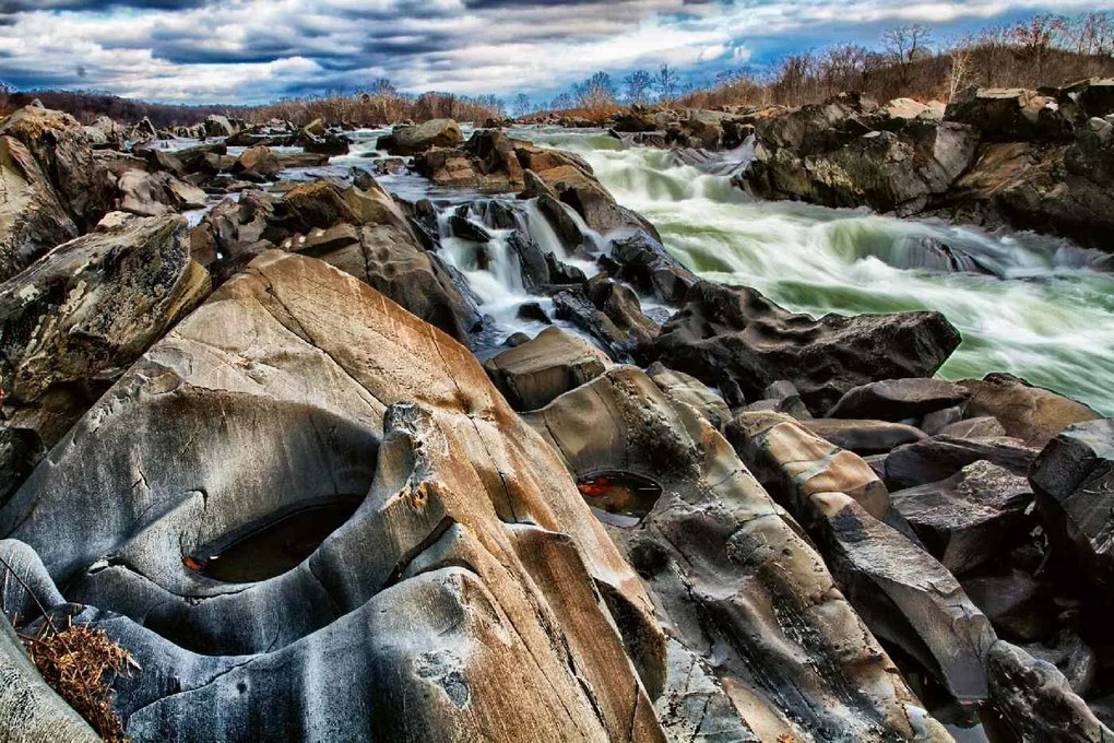 DIMEX | Samolepicí vliesová fototapeta na zeď Great Falls Park MA-5-3164 | 375 x 250 cm | zelená, bílá, hnědá