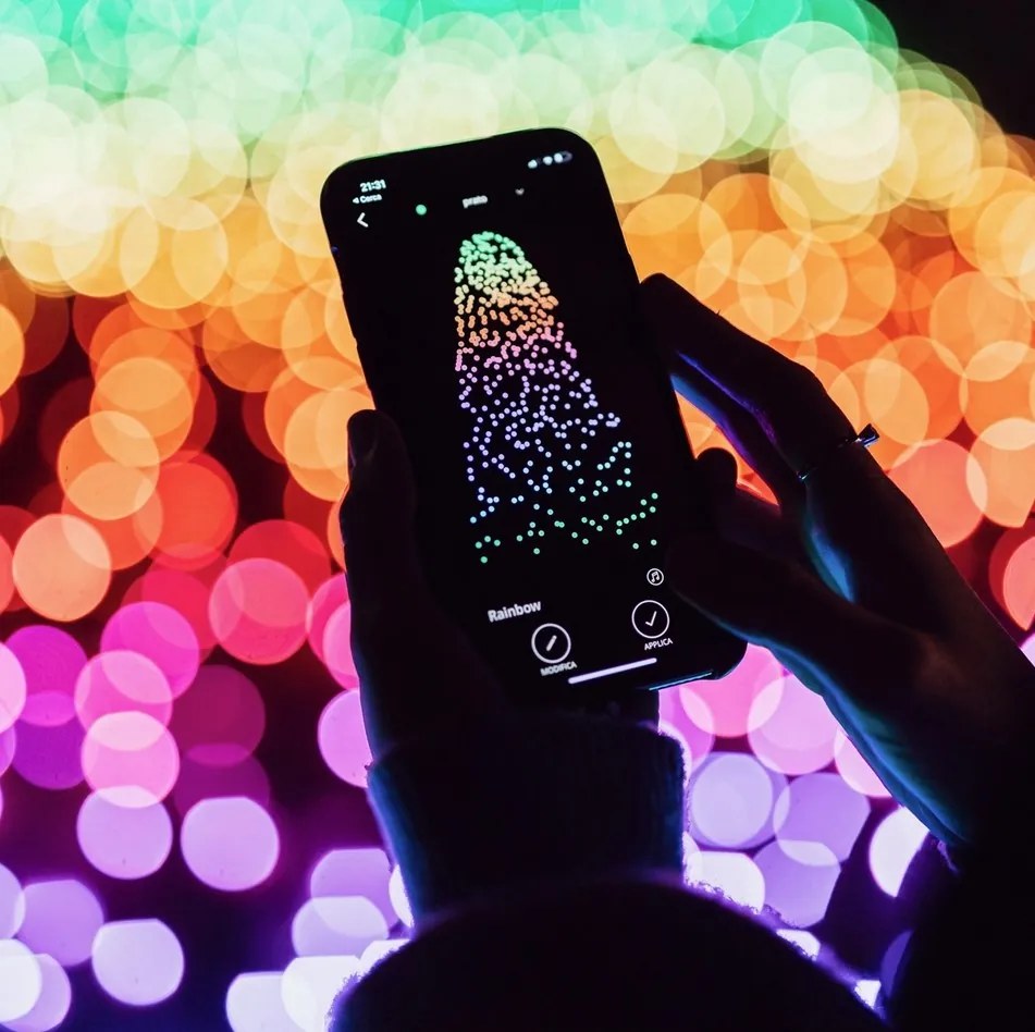 Barevná světýlka venkovní Twinkly strings světelný řetěz 8 m, 100 diod RGB, černý kabel, IP44