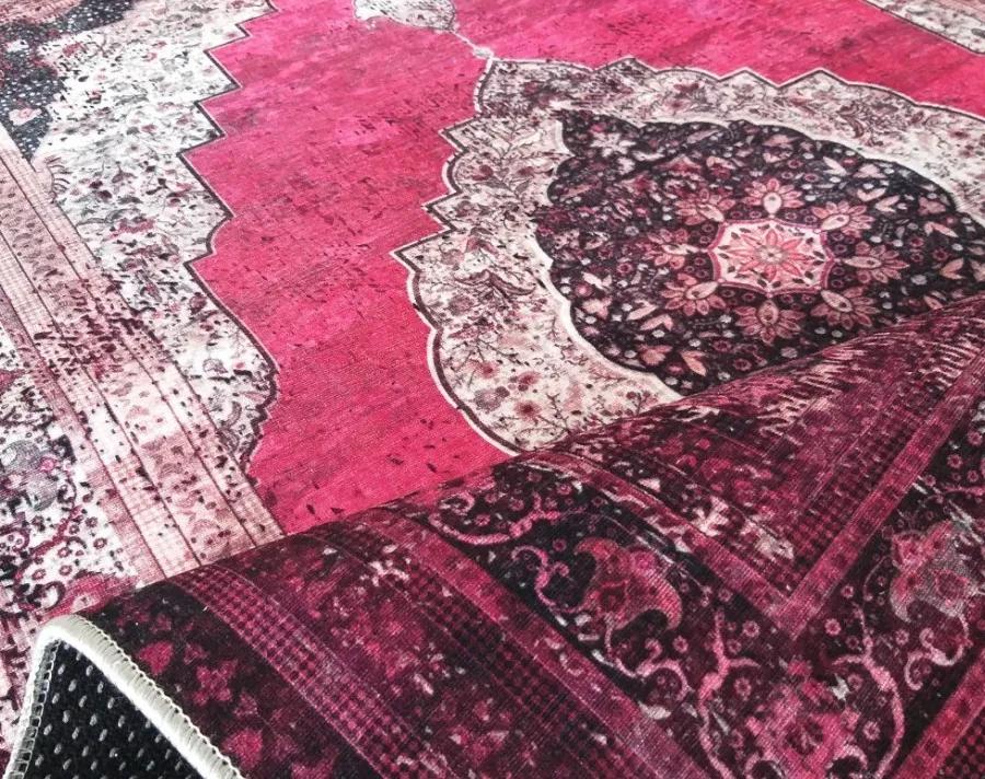 Originální vintage koberec růžové barvy Šířka: 120 cm | Délka: 170 cm