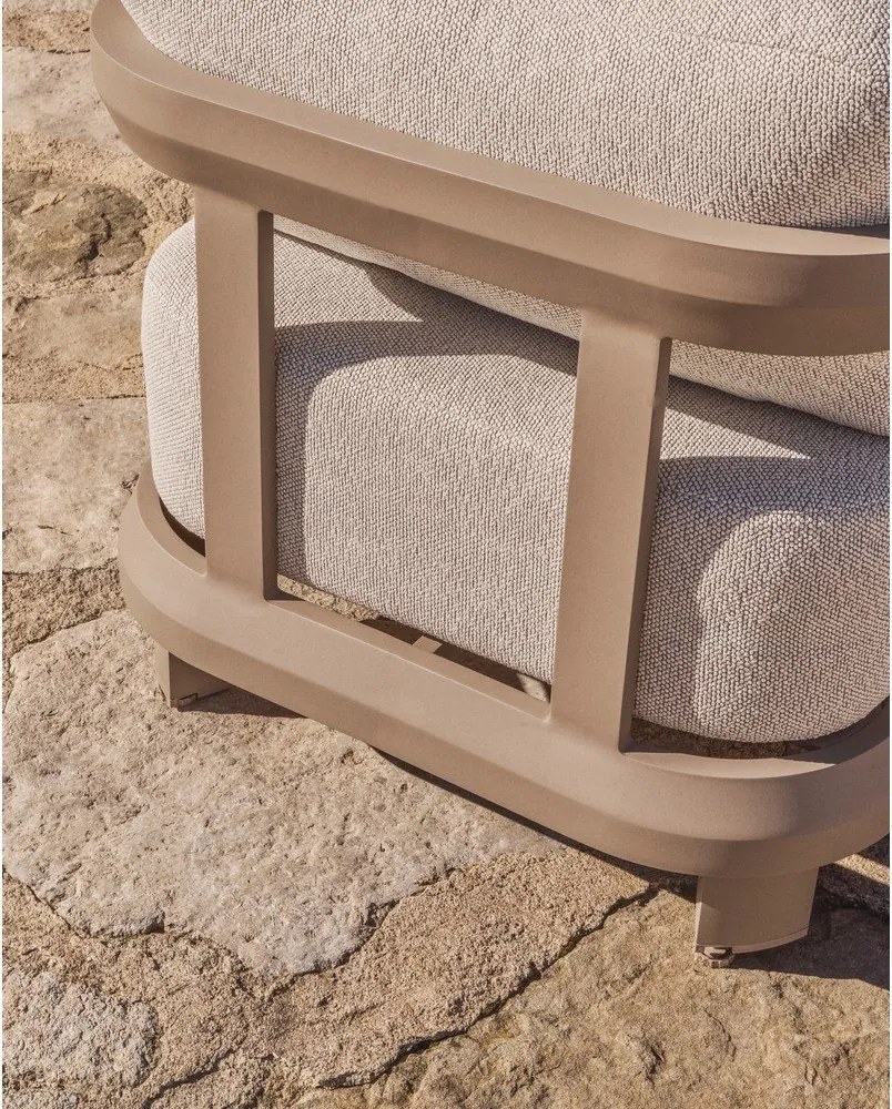 Krémové/taupe polstrované zahradní křeslo Nerano – Kave Home