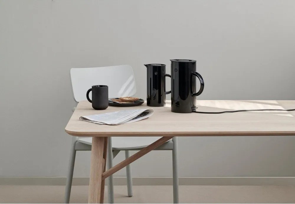 Černá plastová rychlovarná konvice 1,5 l EM77 – Stelton
