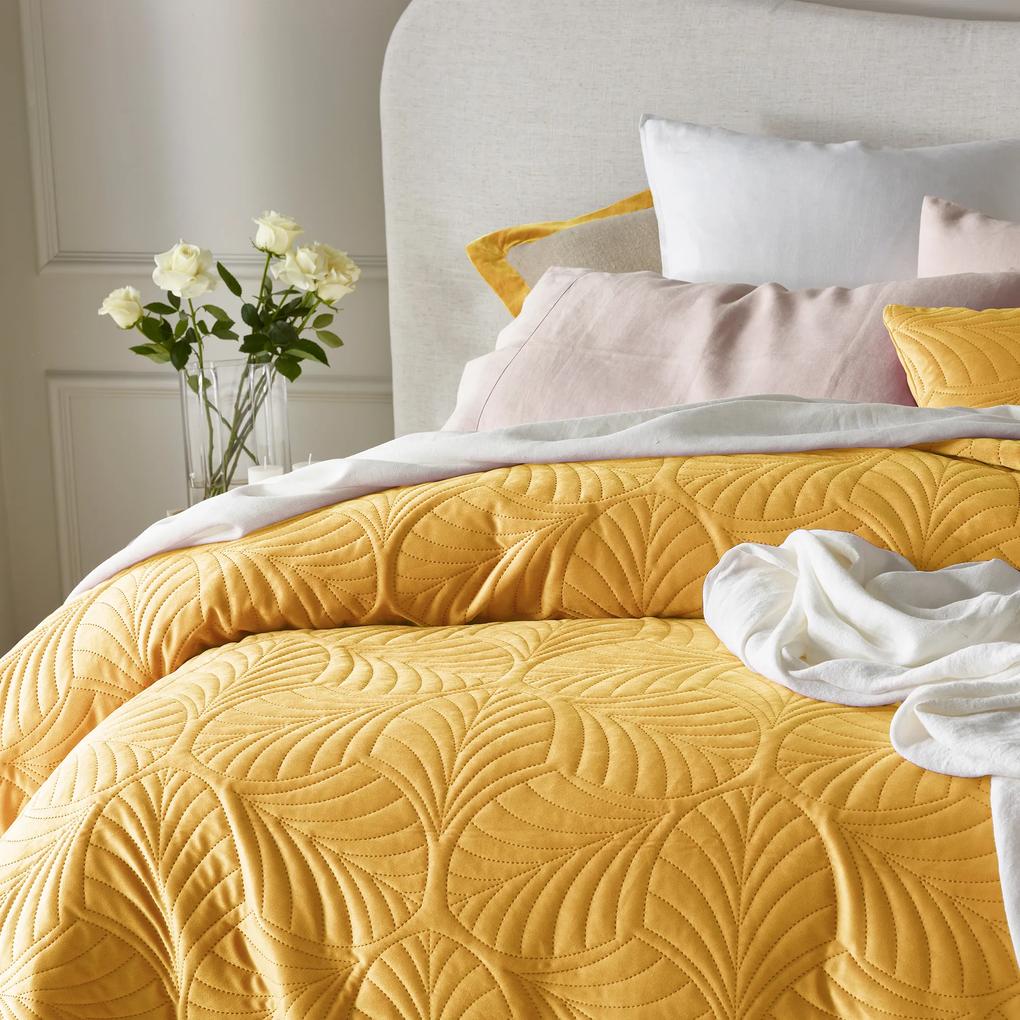 Room99 Přehoz na postel Feel Listy Jednobarevný Prošívaný Barva: Krémová, Velikost: 220 x 240 cm