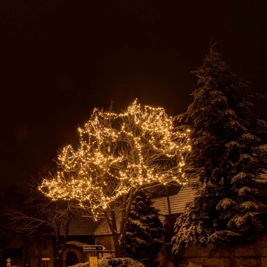 Easy Fix LED světelný řetěz, 100 m, venkovní teple bílá, 400 MEGA LED, černý kabel, IP67, cívka