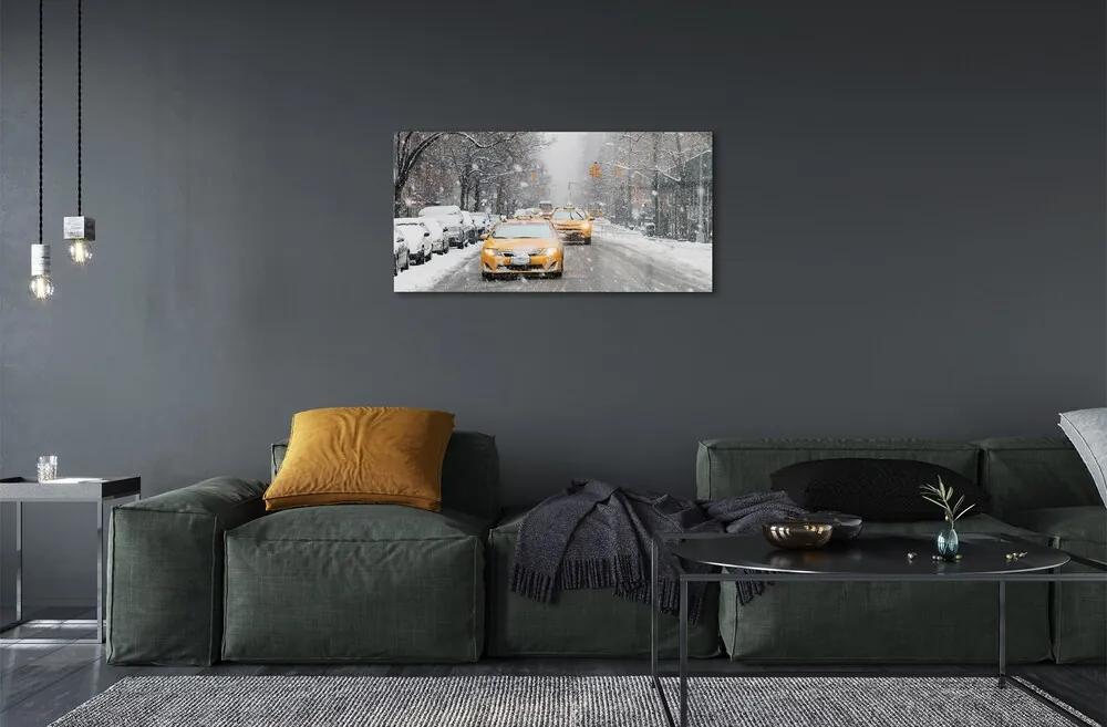 Obraz na skle Zimě sníh auto s řidičem 120x60 cm
