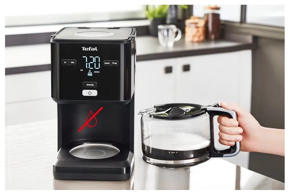 Černý kávovar na filtrovanou kávu Smart'n'light CM600810 – Tefal