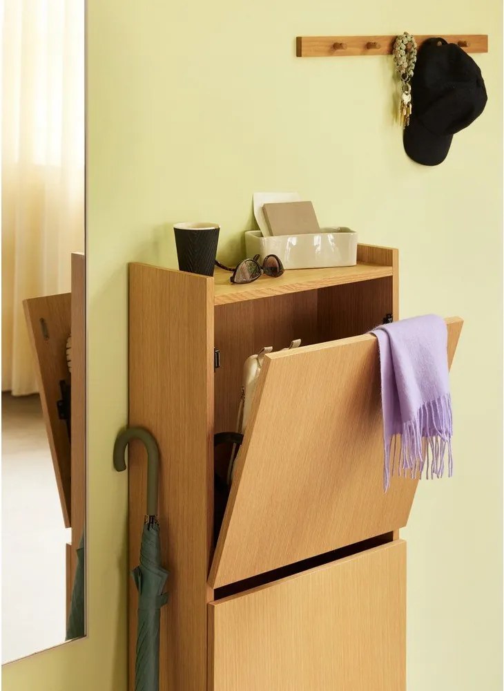 Výklopný botník v dekoru dubu v přírodní barvě 50x110x24 cm Forma – Hübsch