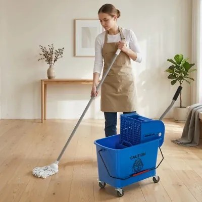 HOMCOM kyblík na vytírání s ždímacím zařízením, přepážkou na oddělení vody a kolečky, objem 20 l pro domácí úklid, 45x26,5x70 cm, modrý