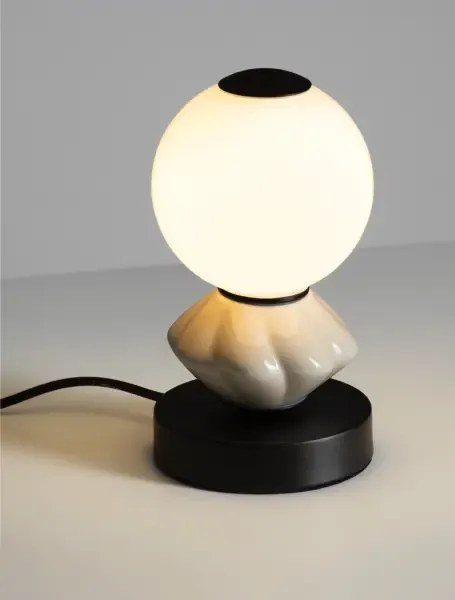 Designová stolní lampa Pallina A