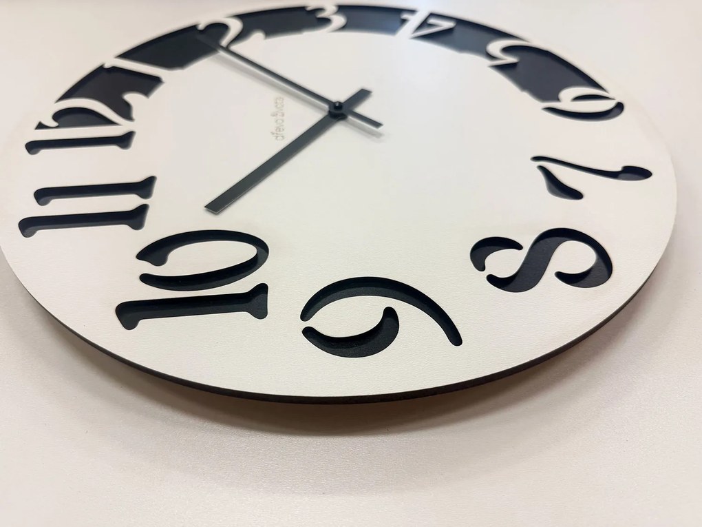 dřevo života Nástěnné hodiny CLOCK Zvolte barvu dekoru: Ořech, Zvolte velikost hodin šxv (cm): 35x35, Barva ručiček: Černé