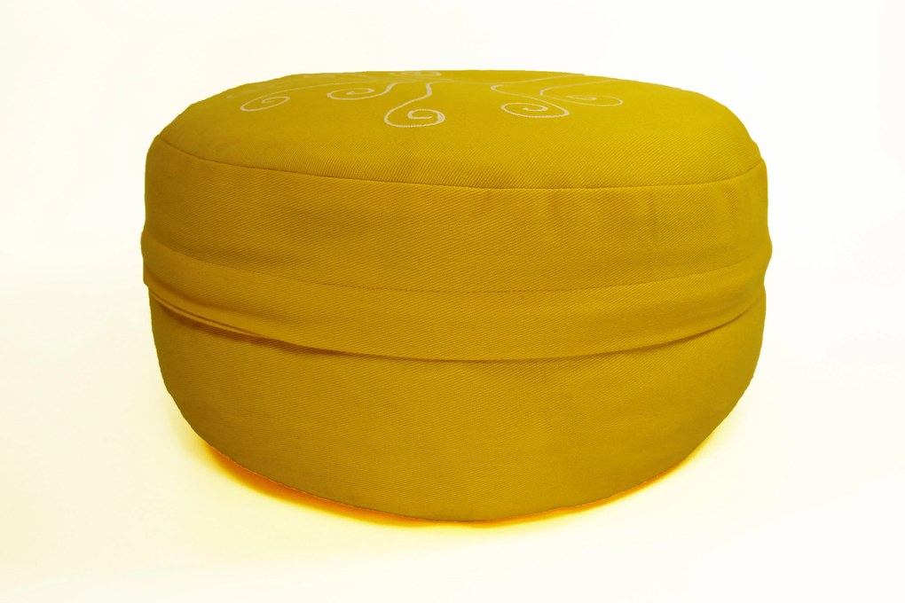S radostí - vlastní výroba Meditační polštář strom života - žlutý Velikost: ∅30 x v12 cm