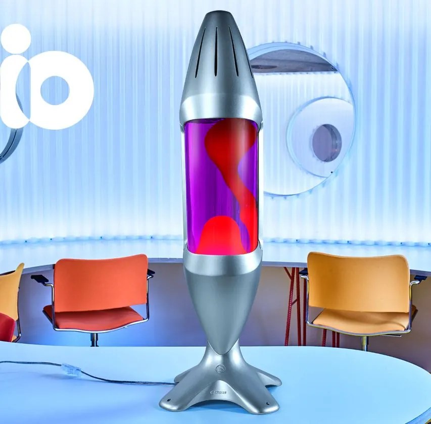 Mathmos iO Giant Silver, originální lávová lampa, stříbrná s fialovou tekutinou a červenou lávou, výška 78cm