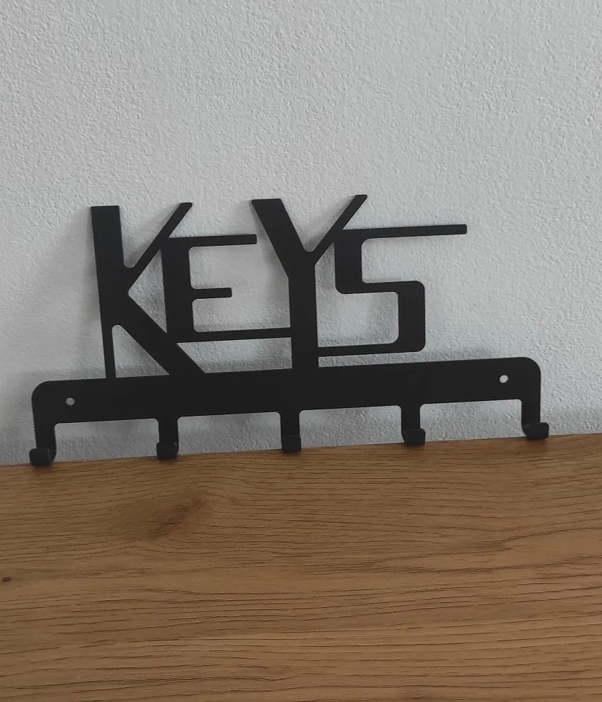 Černý kovový věšák na klíče Keys