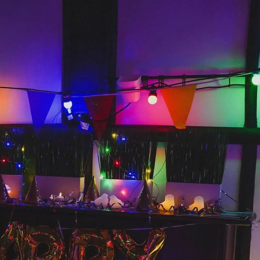 LED žárovka LBE, červená, 6 diod, patice E27, IP44