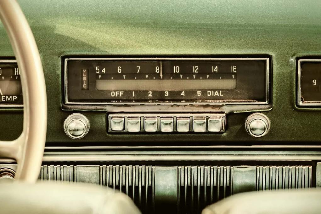 DIMEX | Samolepicí vliesová fototapeta na zeď Rádio ve starém autě MA-5-2187 | 375 x 250 cm | zelená, černá, metalická