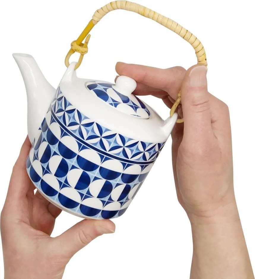 Porcelánová čajová souprava Geometric blue, konvice 0,6 l – s bambusovým držadlem, se 2 šálky, s nerezovým sítkem