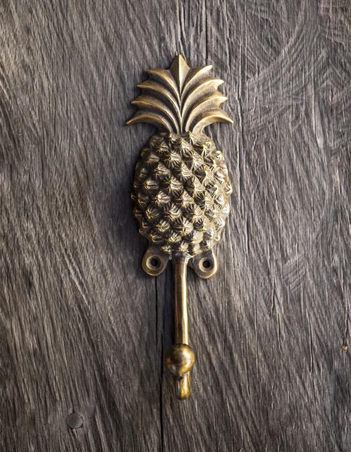 Mosazný věšák / háček Pineapple 18 cm