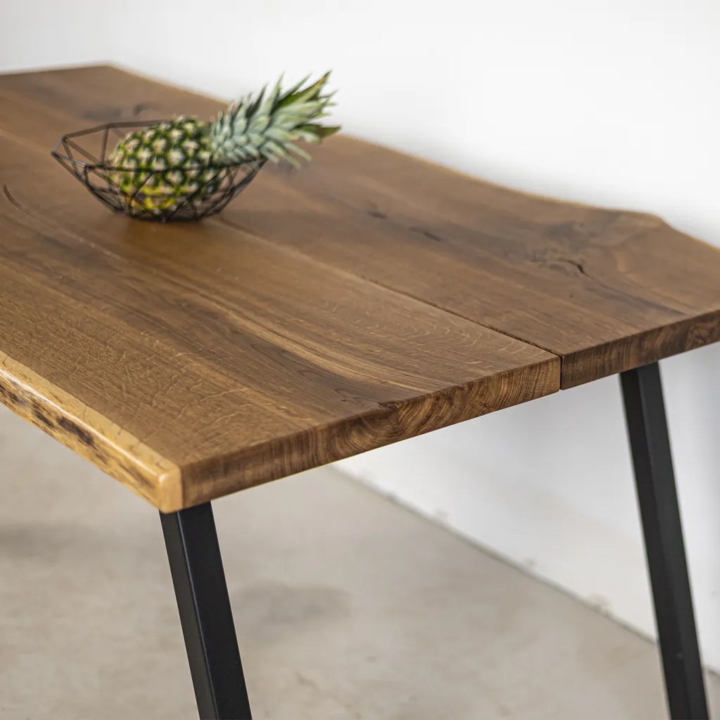 KULHÁNEK Jídelní stůl ze 2 ks masivních fošen a šikmou ocelovou podnoží Velikost desky: 160x80 cm, Odstín podnože: černá - RAL 9005