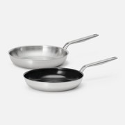 Fabini Sada pánví Lucca 4.0 Pro, ø 26 cm, 2 díly - Nerezová beznýtová pánev z vícevrstvé nerezové oceli + nepřilnavá nerezová beznýtová pánev s keramickým povrchem z vícevrstvé nerezové oceli