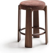 Hnědá/v tmavě přírodní barvě barová stolička z jasanového dřeva (výška sedáku 75 cm) Granite – Kave Home