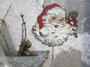 Vánoční kovová závěsná dekorace Santa Vintage - 16*16 cm