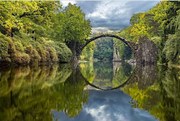 Vliesové fototapety, rozměr 375 cm x 250 cm, obloukový most, DIMEX MS-5-0060