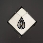 AMADEA Dřevěný příívěsek na krk kapka, 5x3 cm, český výrobek