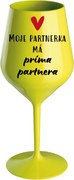 MOJE PARTNERKA MÁ PRÍMA PARTNERA - žlutá nerozbitná sklenice na víno 470 ml