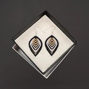 AMADEA Dřevěné náušnice list světlý, 4 cm, český výrobek