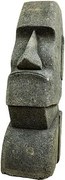 Ručně tesaná socha Moai
