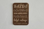 Lepy.cz Dřevěná dekorace na zeď Návštěva Velikost (šířka x výška): 13x20cm, Barevná varianta: Ořech