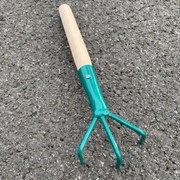 Drápek 3 hrotý s nás. 32 cm