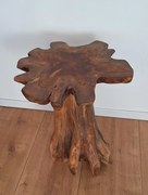 Masivní odkládací stolek Root Teak 60cm