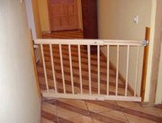 Bezpečnostní dětská zábrana, nastavitelná - více rozměrů Šířka zábrany: 72-122 cm, Výška zábrany: 68 cm