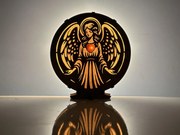 Li-Go "Anděl s karneolovým srdcem" dřevěná lampa s dvojitým podsvícením 20x22 cm dub