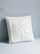 Sinsay - Vánoční dekorativní povlak na polštář s motivem sněhové vločky - bílá
