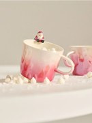 Sinsay - Vánoční keramický hrnek s figurkou Santy - pastelová růžová
