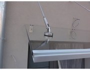 strisky-polymer.cz Skleněná stříška nad dveře s táhly,hl.100cm 160 cm bronzové sklo 10mm ESG