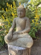 Buddha z lávového kamene – 40 cm, ručně tesaný na Jávě