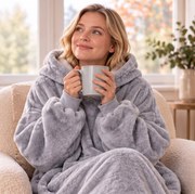 VERK Deka s rukávy a kapucí Huggle Hoodie - šedá