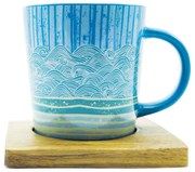Porcelánový hrnek Blue Wave s akáciovým podšálkem, modrý, 350 ml – motiv oceánu, vln a mořských hřebenů