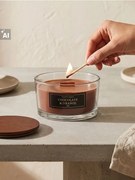 Sinsay - Vonná svíčka s dřevěným knotem Chocolate & Orange - hnědá