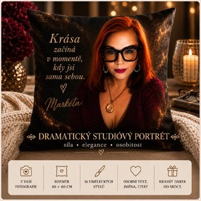 Personalizovaný polštář z fotografie – umělecký portrét 45 × 45 cm Styl portrétu:: Dramatický studiový portrét