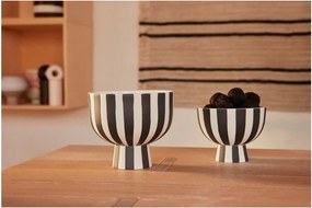 Černobílá servírovací miska z kameniny Toppu – OYOY Living Design