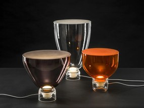 Designová stolní lampa Brokis Lightline L, PC982 Barva skla: Amber - transparentní sklo, BARVA SPODNÍ ČÁSTI SKLA: tmavě šedá kouřová - transparentní sklo, POVRCHOVÁ ÚPRAVA SPODNÍ ČÁSTI SKLA: matovaný oboustranný povrch skloviny