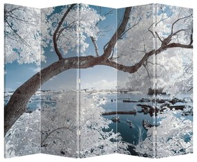 Paraván - Zasněžený strom u vody (210x170 cm)