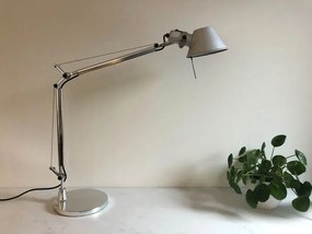 ARTEMIDE - Stolní lampa Tolomeo Midi Tavolo LED 3000K - stříbrná