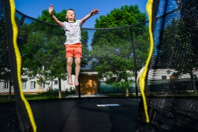 Trampolína G21 SpaceJump, 305 cm, černá, s ochrannou sítí + schůdky zdarma