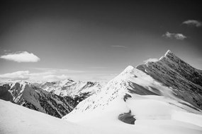 Fototapeta zasněžené černobílé pohoří - 300x270