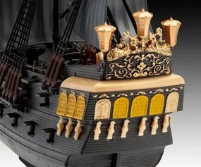 Revell Black Pearl / Plastikový model / 1:150 / Počet dílků 112 / Obtí